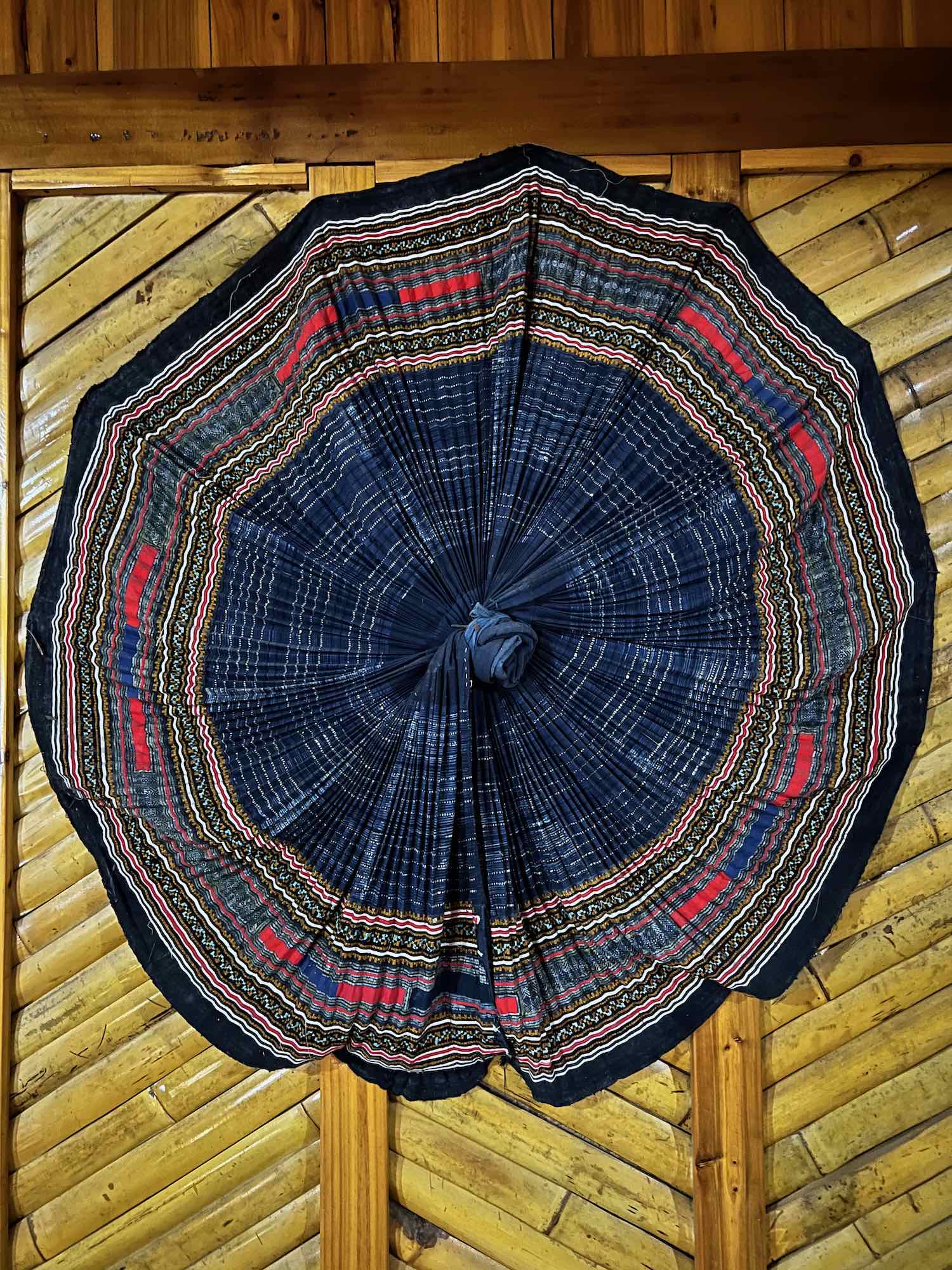 Vietnam – Embroidery in Sapa district – Weaving from Paradise