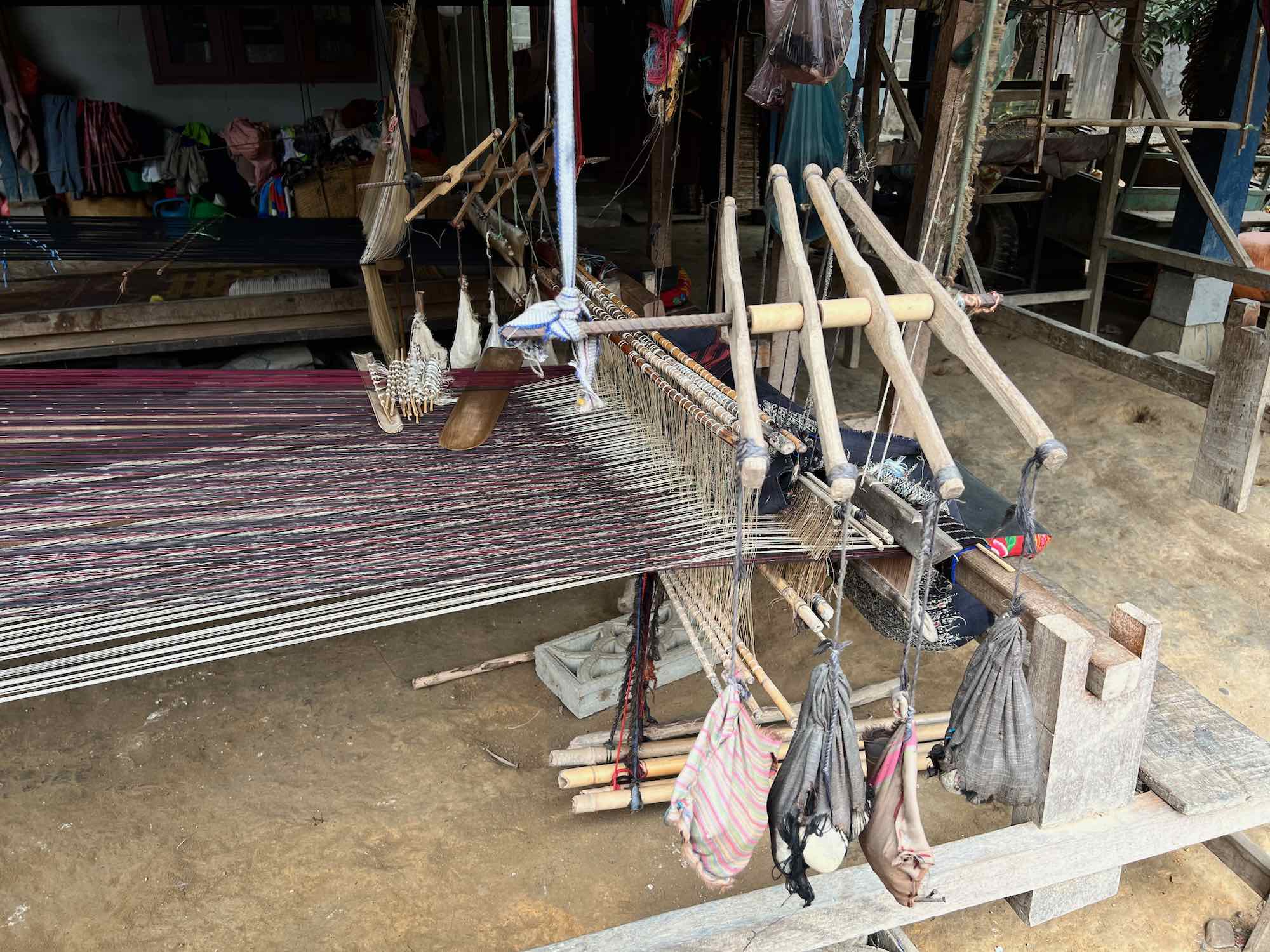 Laos – Weaving looms, Houaphanh province, Part 2 – Weaving from Paradise